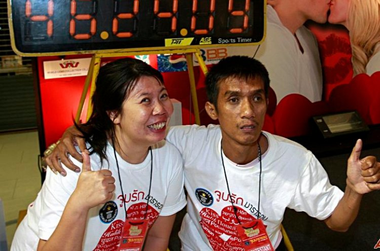 Nyuma yo guca agahigo ko gusomana igihe kirekire batandukanye ...